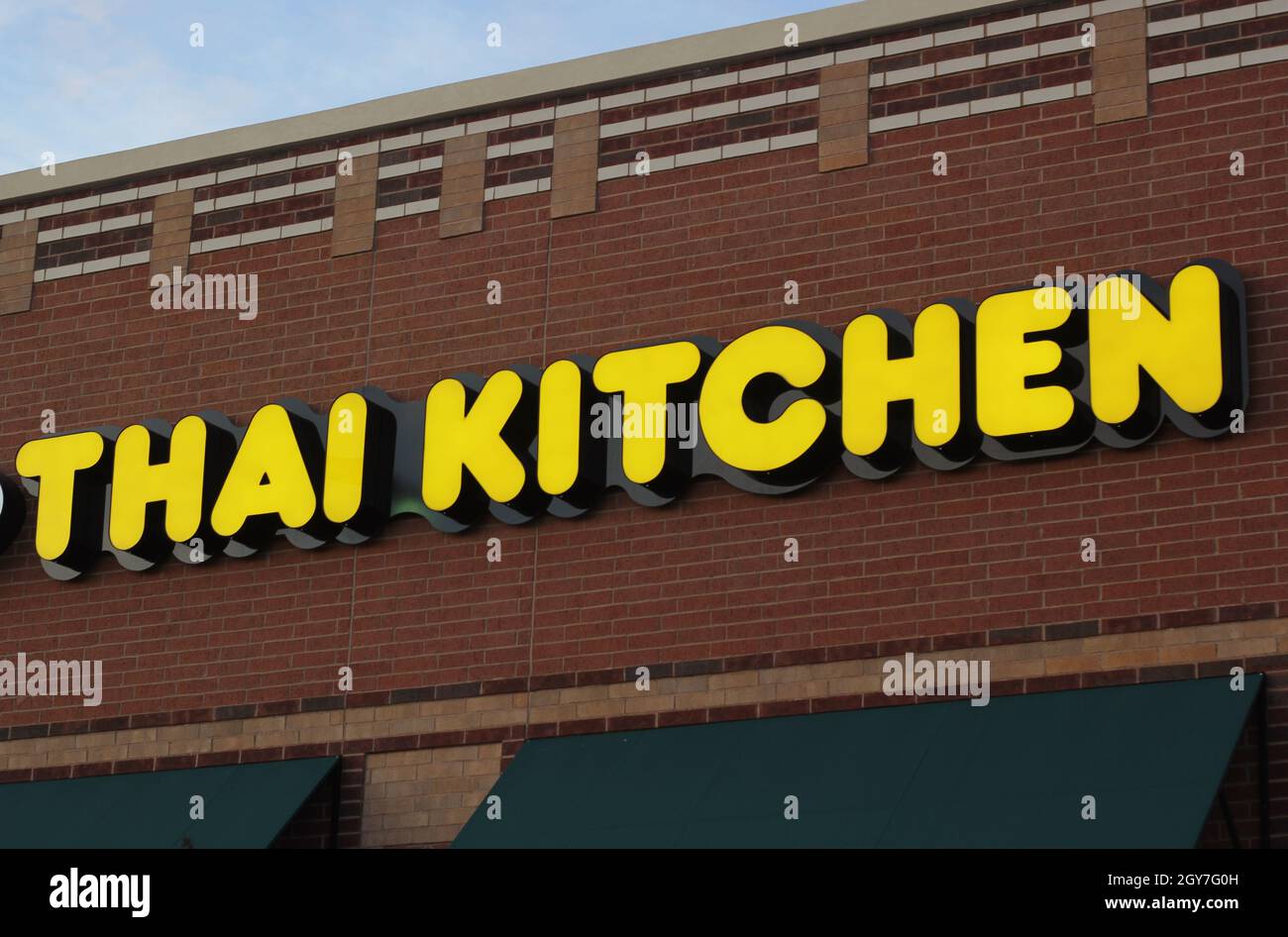 Thai Kitchen sign on building. Generic Sign on side of building ...