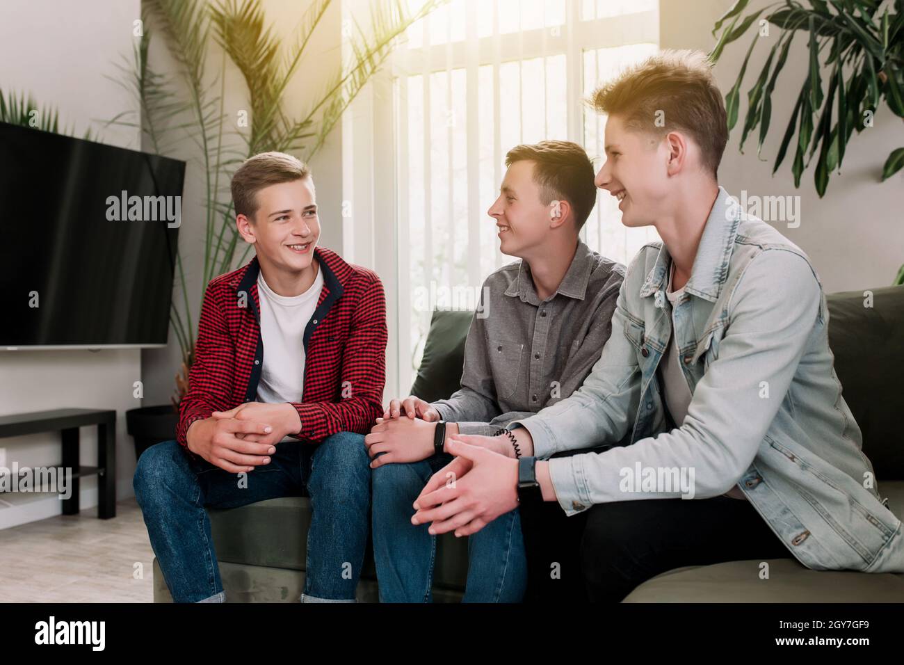 Gossip room hi-res stock photography and images - Alamy