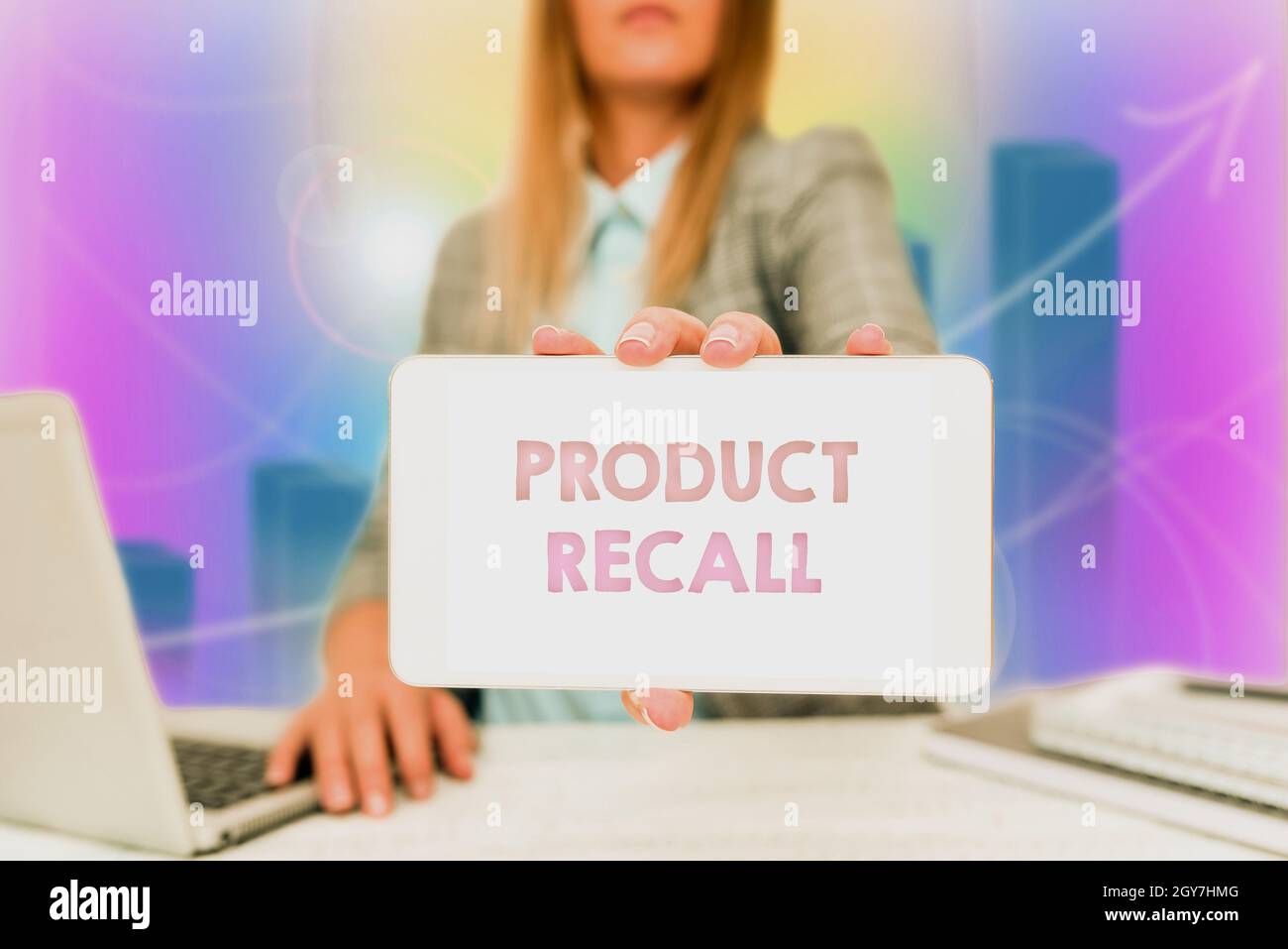 Sign displaying Product Recall, Internet Concept request to return the ... Sign displaying Product Recall, Internet Concept request to return the ...