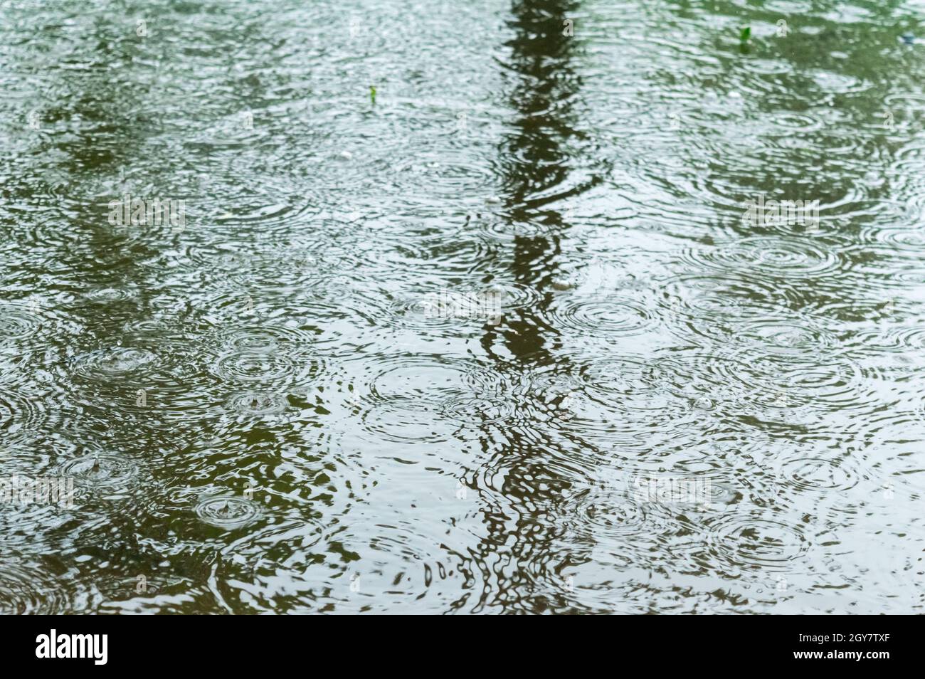 Raindrops falling on water. Rain Drops On water surface. Abstract ...