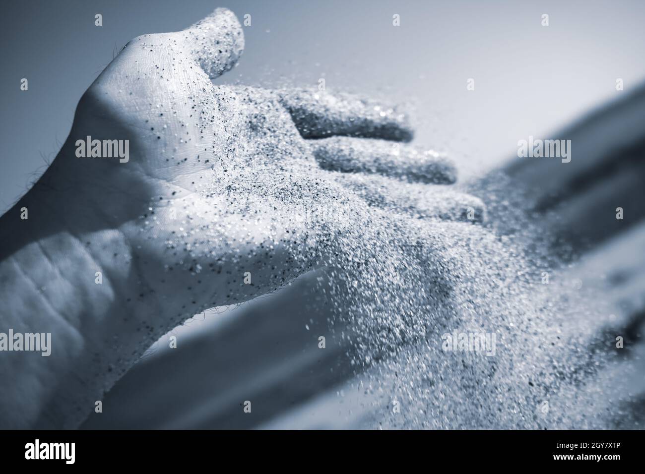 Sand flowing through hand hi-res stock photography and images - Alamy