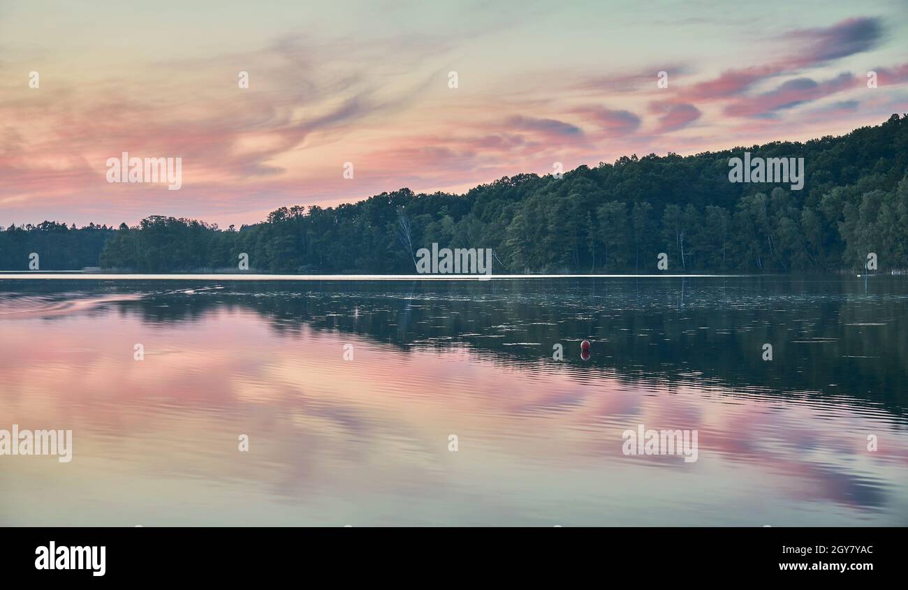 Peaceful lake scenery hi-res stock photography and images - Alamy