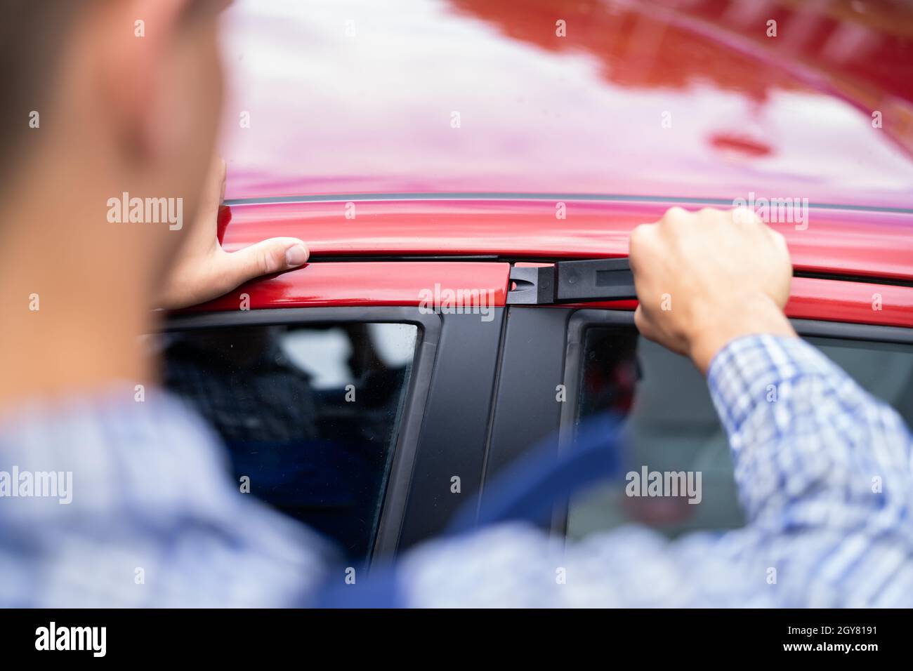 Locksmith Using Wedge Tool To Open Locked Vehicle Door Stock Photo - Alamy