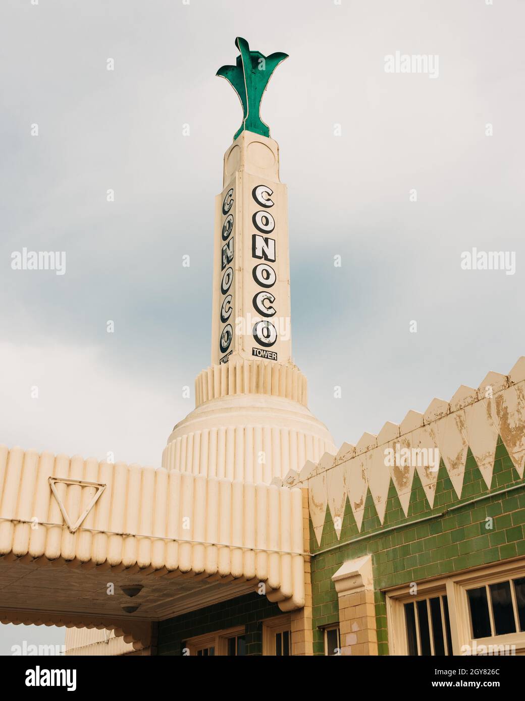 The Conoco Tower historic gas station, on Route 66 in Shamrock, Texas ...