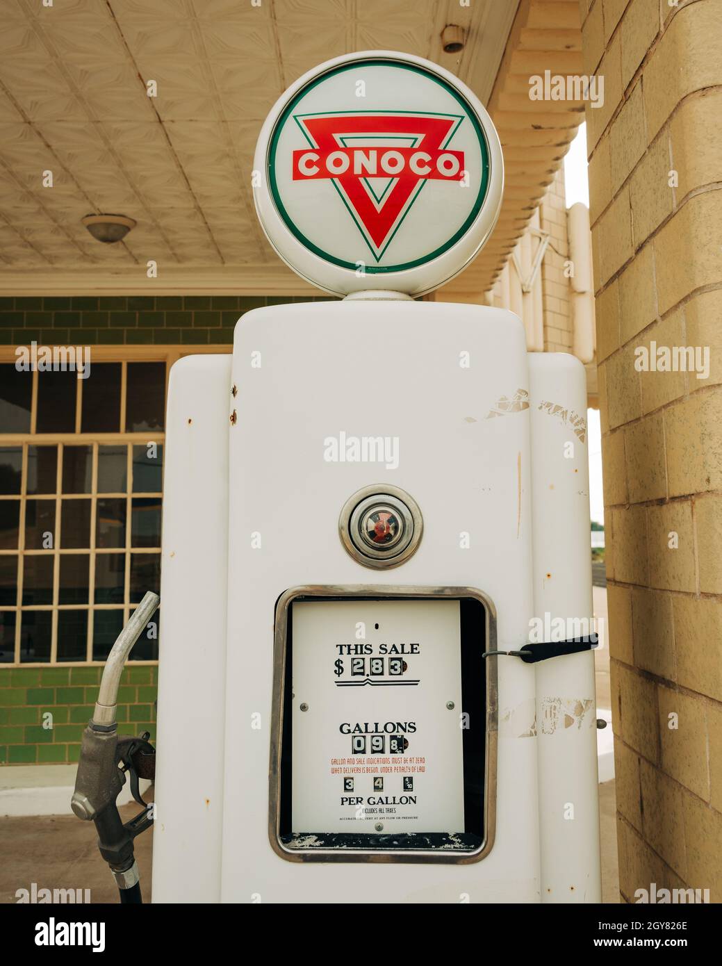 Vintage shamrock gas pump hi-res stock photography and images - Alamy
