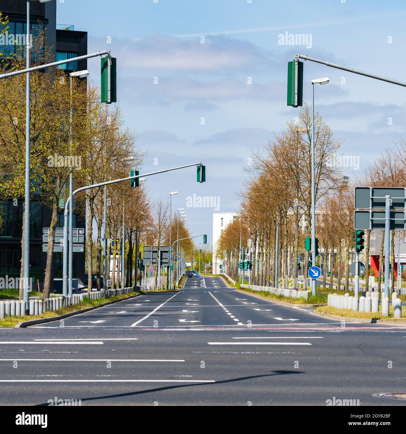 Coronavirus empty highway city hi-res stock photography and images - Alamy