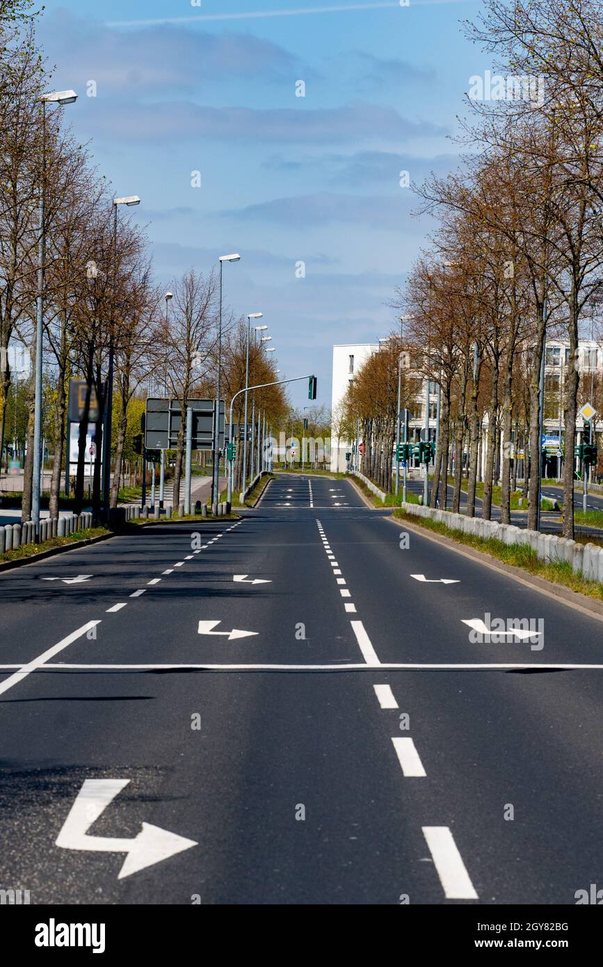 urban city street. empty highway with cityscape Stock Photo - Alamy