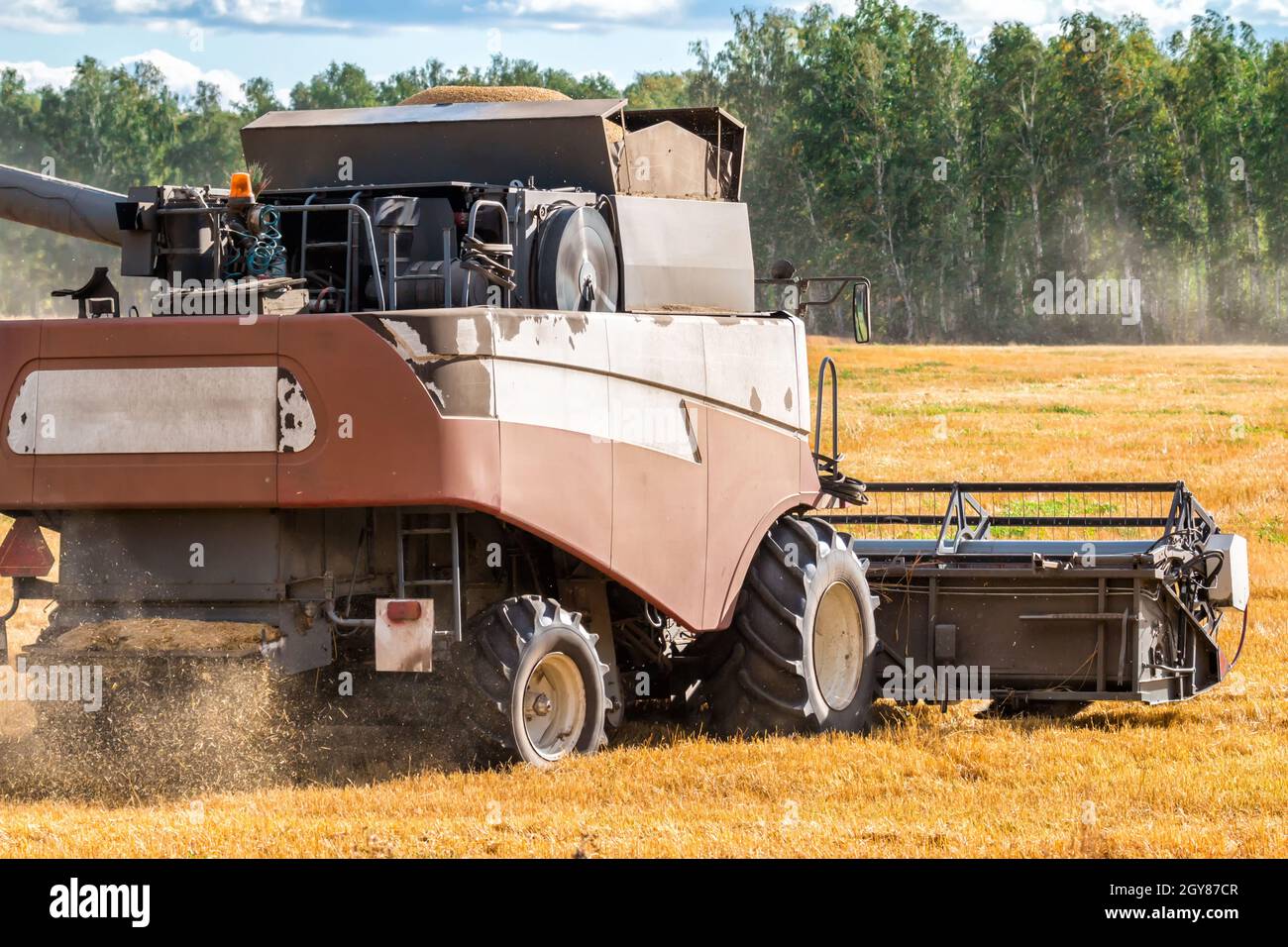 Modern combine harvester working in the field Stock Photo - Alamy