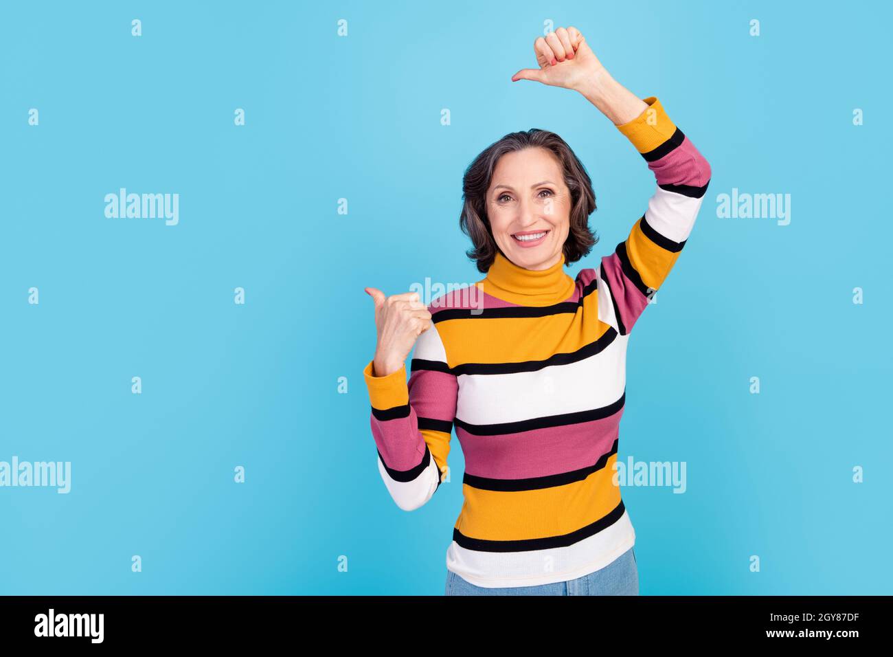 Photo of impressed grey hairdo elder lady index empty space wear ...