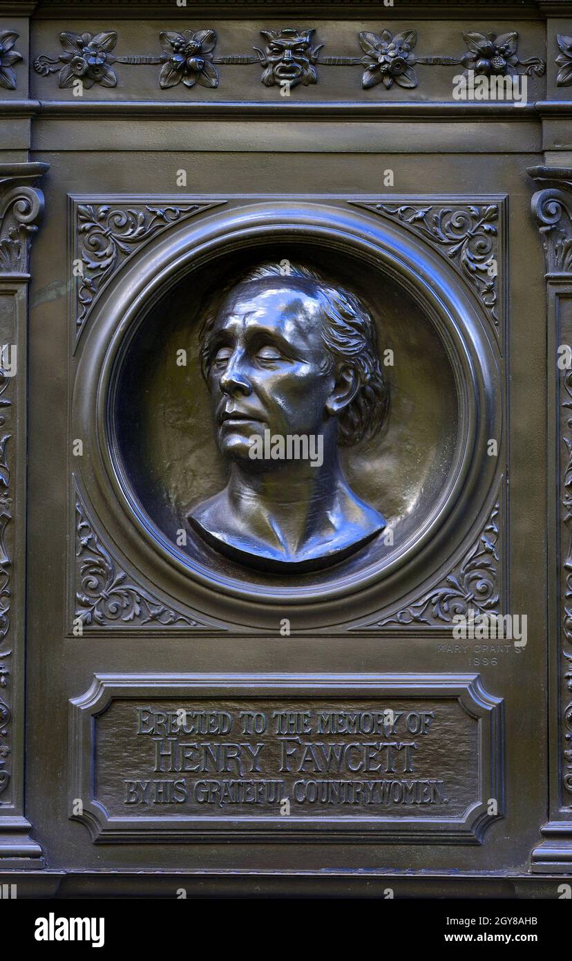 London, England, UK. Commemorative plaque above a drinking fountain ...