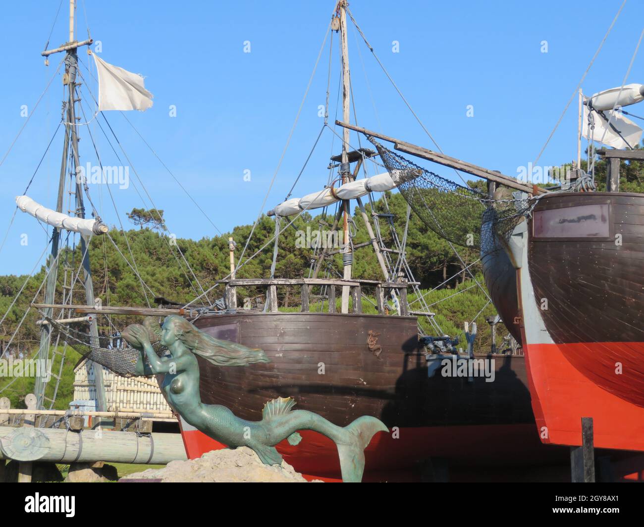 Wooden galleons hi-res stock photography and images - Alamy