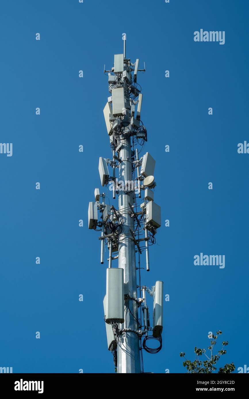 5g antenna hi-res stock photography and images - Alamy