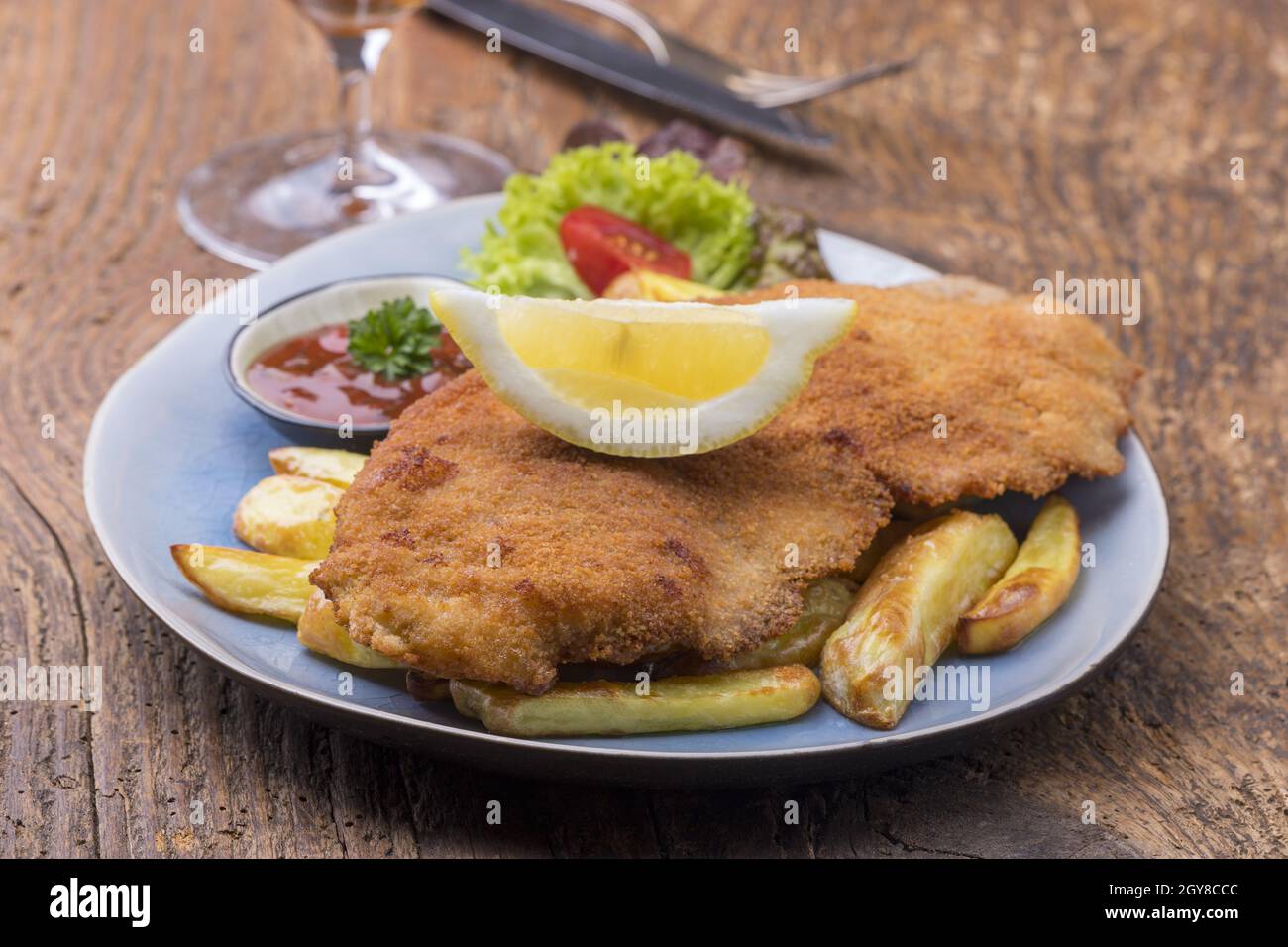 Wiener schnitzel fries hi-res stock photography and images - Alamy