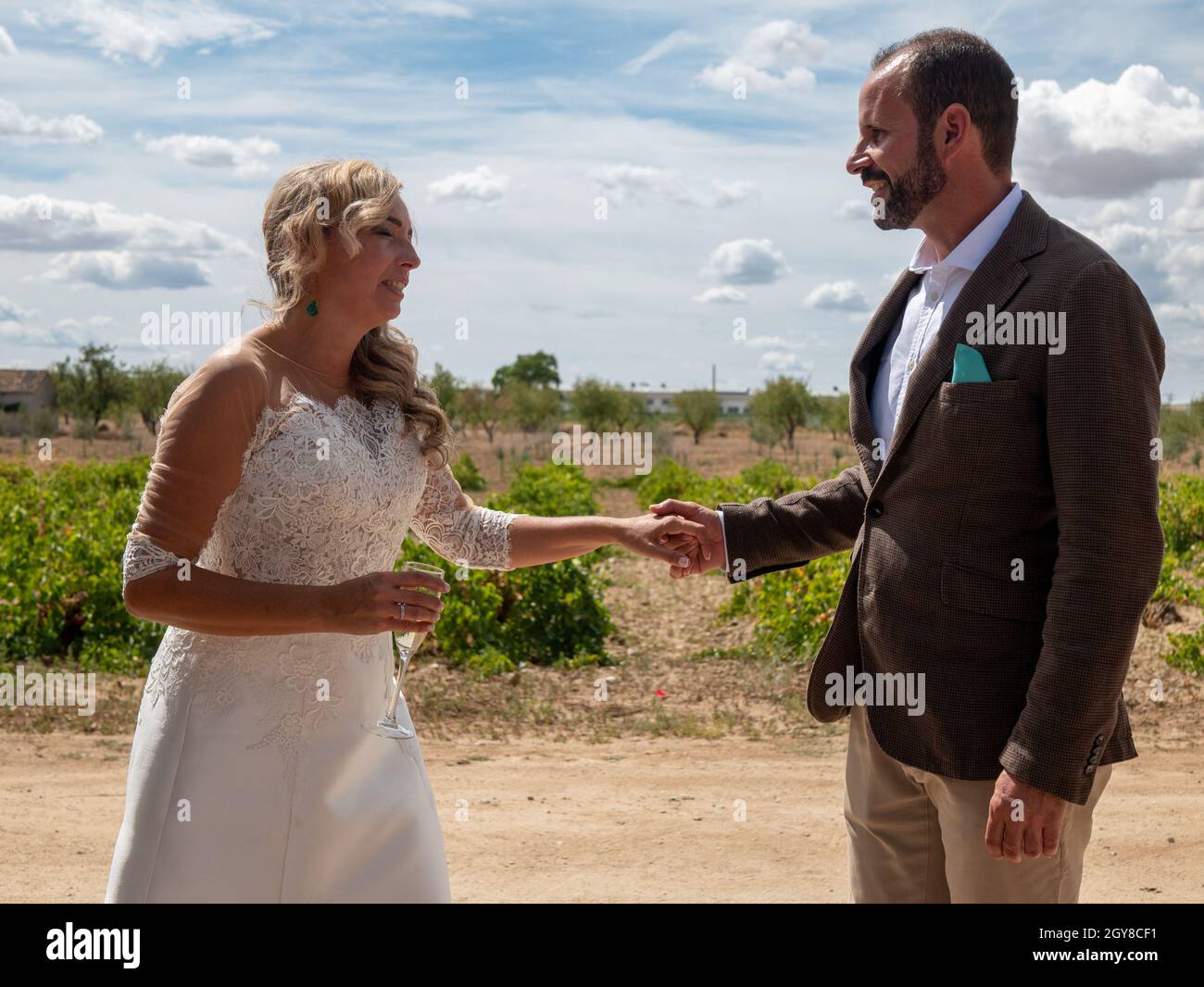 Spanish traditional bride hi-res stock photography and images - Alamy