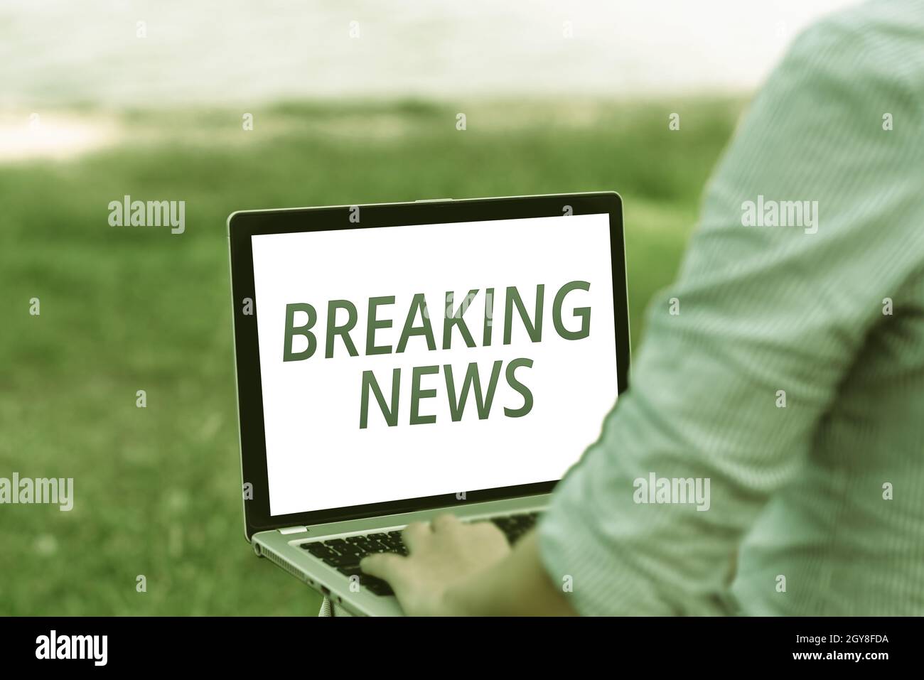 Hand writing sign Breaking News, Internet Concept newly received ...