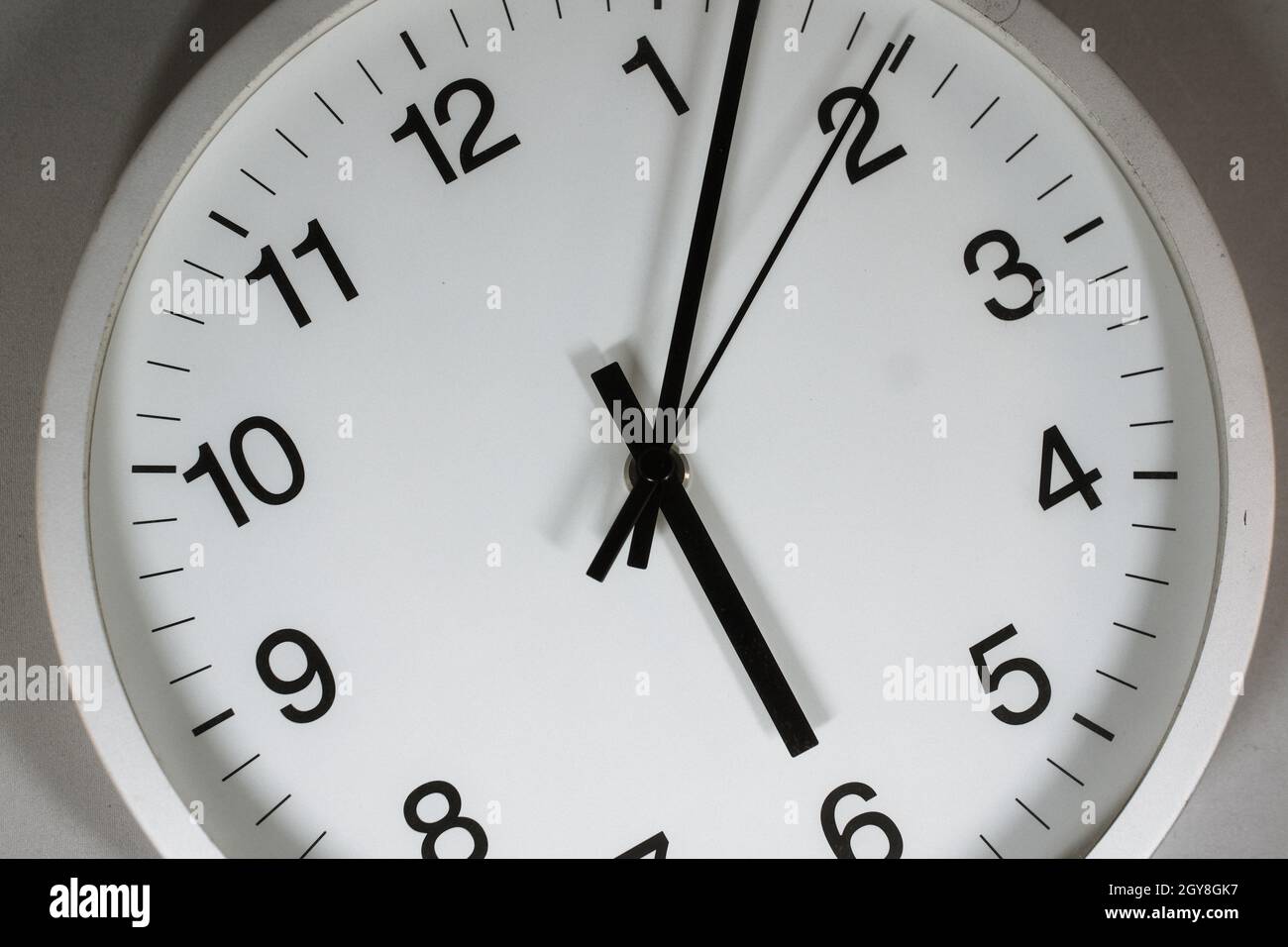 Simple clock hi-res stock photography and images - Alamy