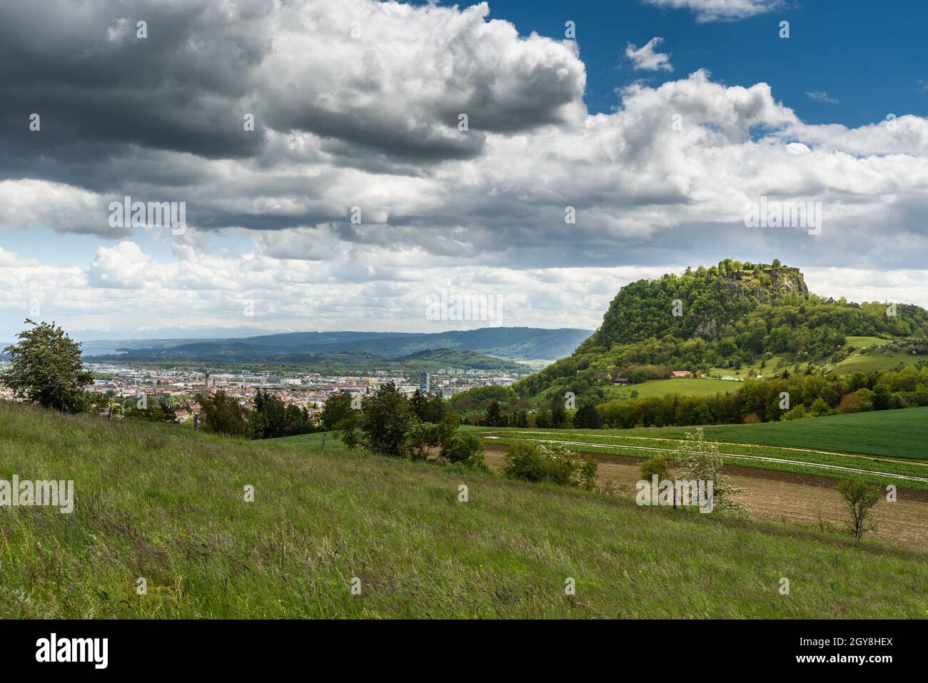 Singen hi-res stock photography and images - Alamy