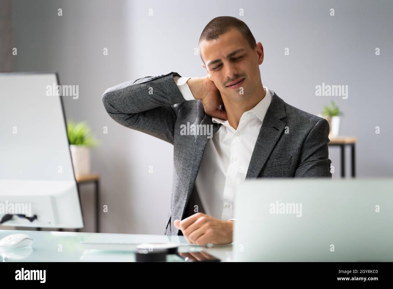 Closed eye in pain hi-res stock photography and images - Alamy