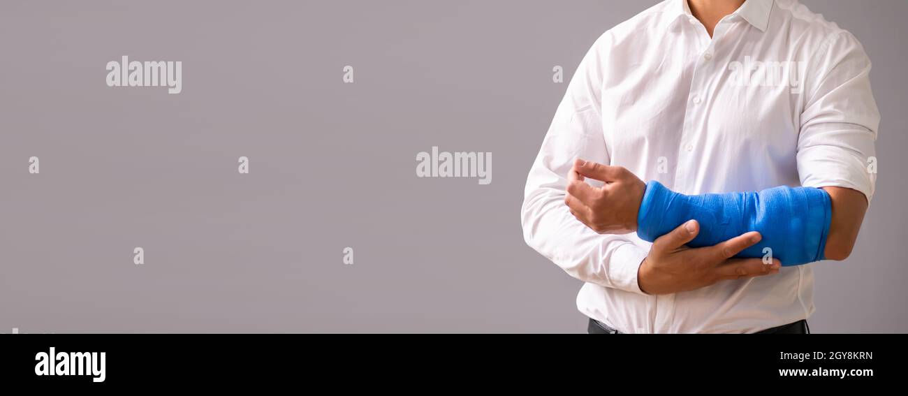 Employee With Broken Arm Accident Injury In Office Stock Photo - Alamy