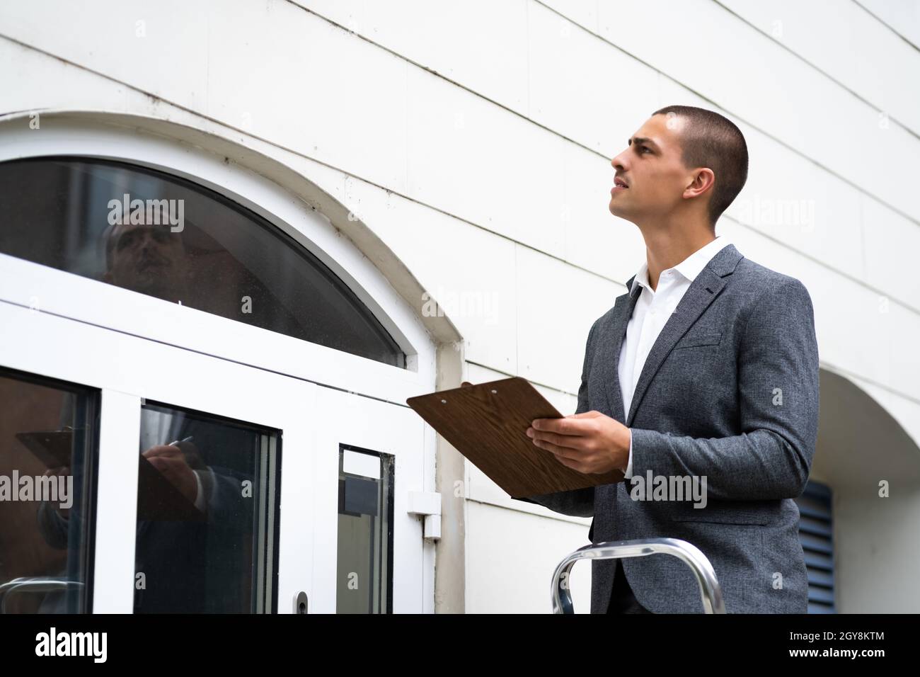 Real Estate Property Appraisal. Man Inspecting House Stock Photo - Alamy