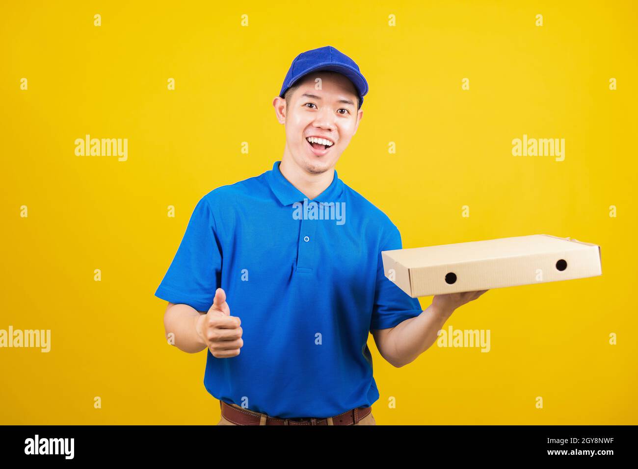 Portrait excited delivery service man standing he smile wearing blue t ...