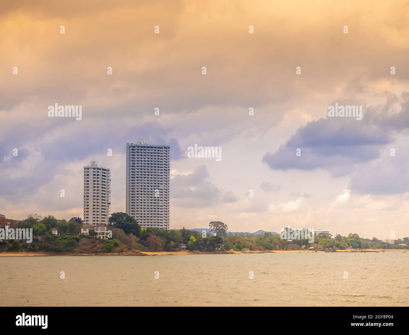 Pattaya beach promenade thailand hi-res stock photography and images ...
