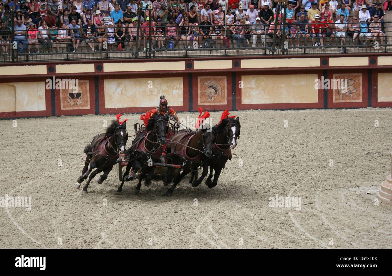 Chariot race in ancient rome hi-res stock photography and images - Alamy