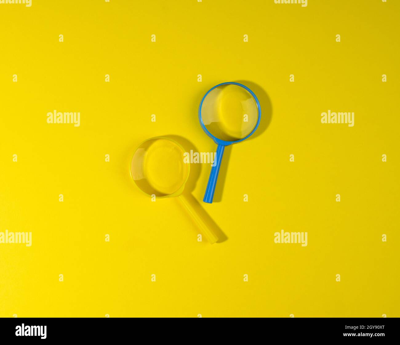 Two magnifiers hi-res stock photography and images - Alamy