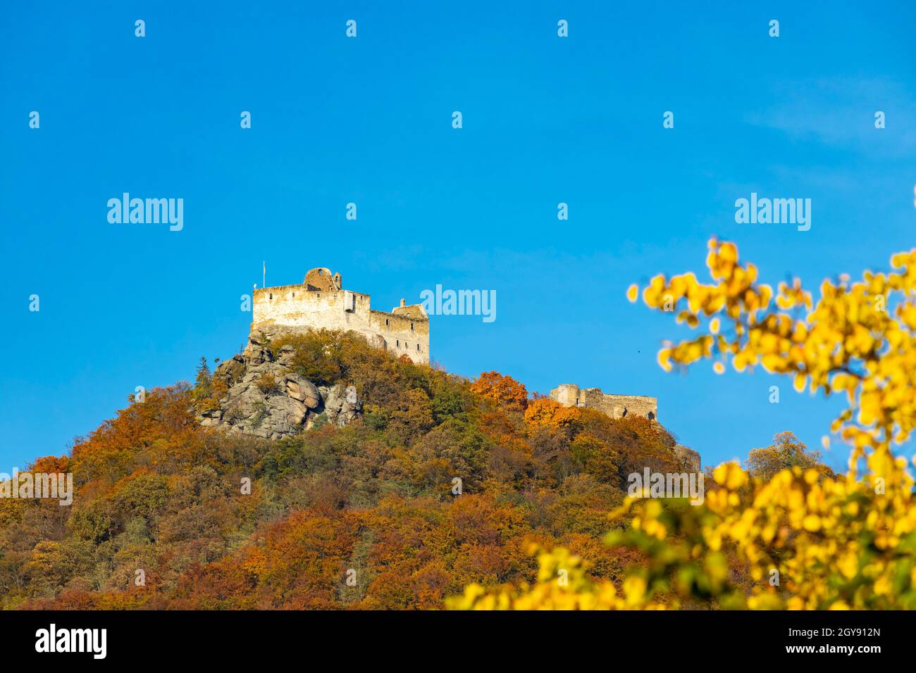 Castle ruins aggstein wachau hi-res stock photography and images - Alamy