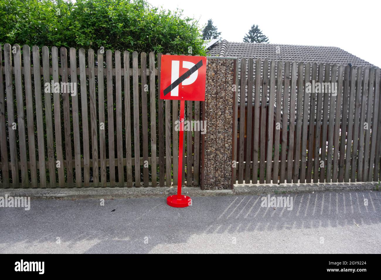 Cars stopping stop sign hi-res stock photography and images - Alamy
