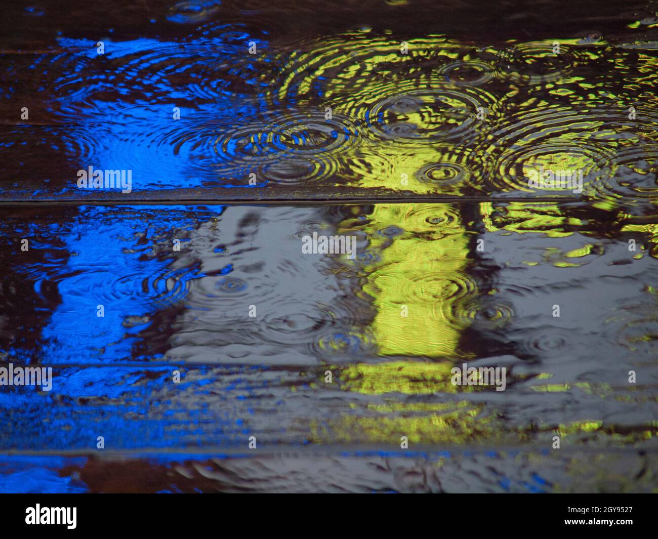 Reflections of neon on a wet day in Brighton Stock Photo - Alamy