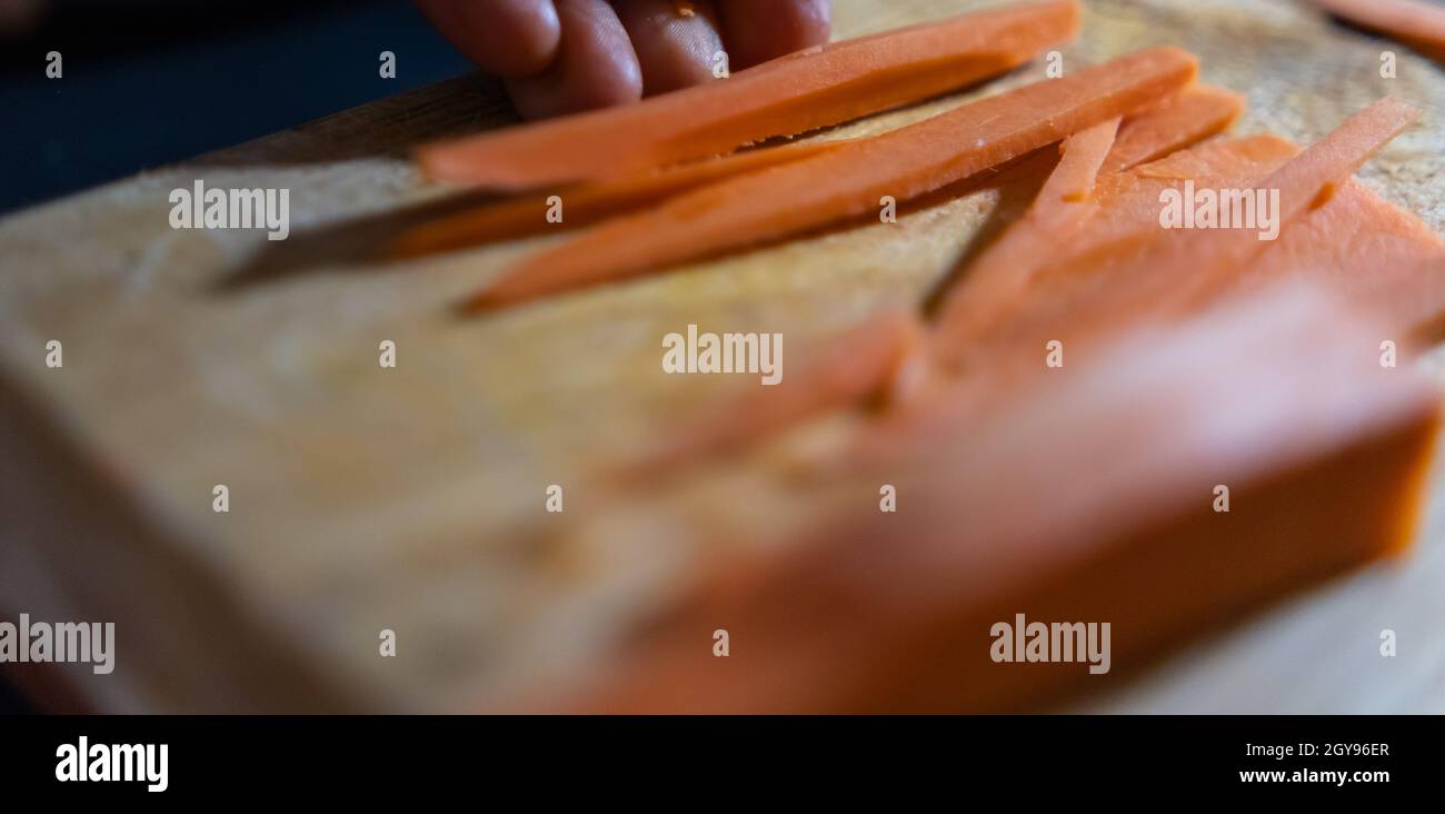 Hands placing fresh yam slices on a cutting board Stock Photo - Alamy