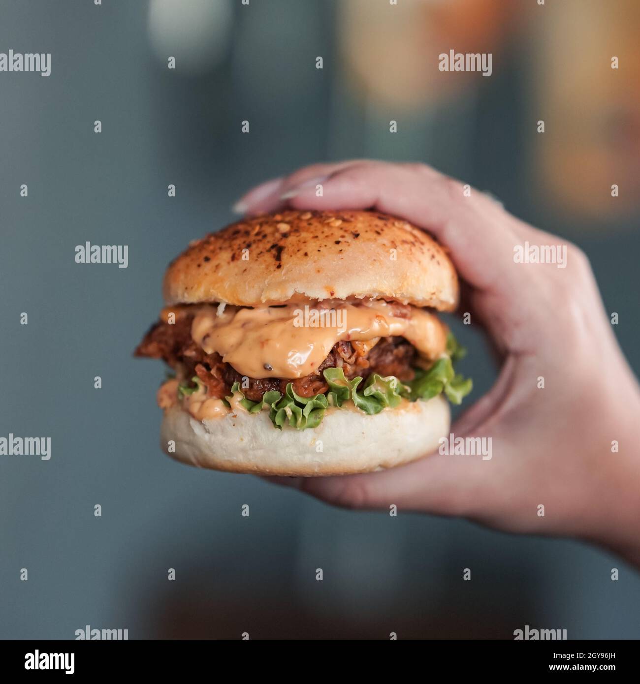 Zinger burger hi-res stock photography and images - Alamy