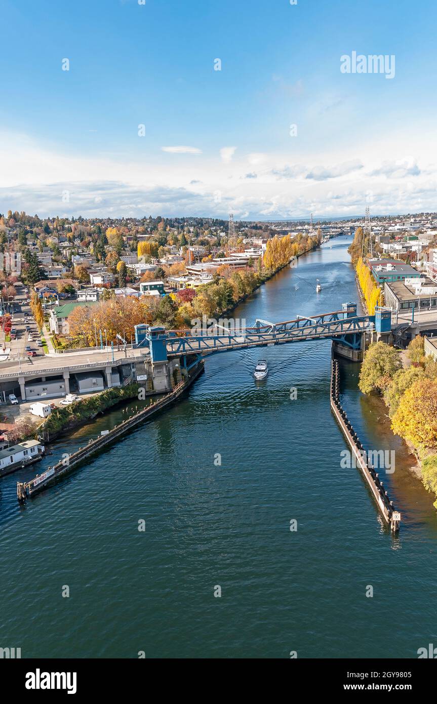 Draw bridge from above hi-res stock photography and images - Alamy