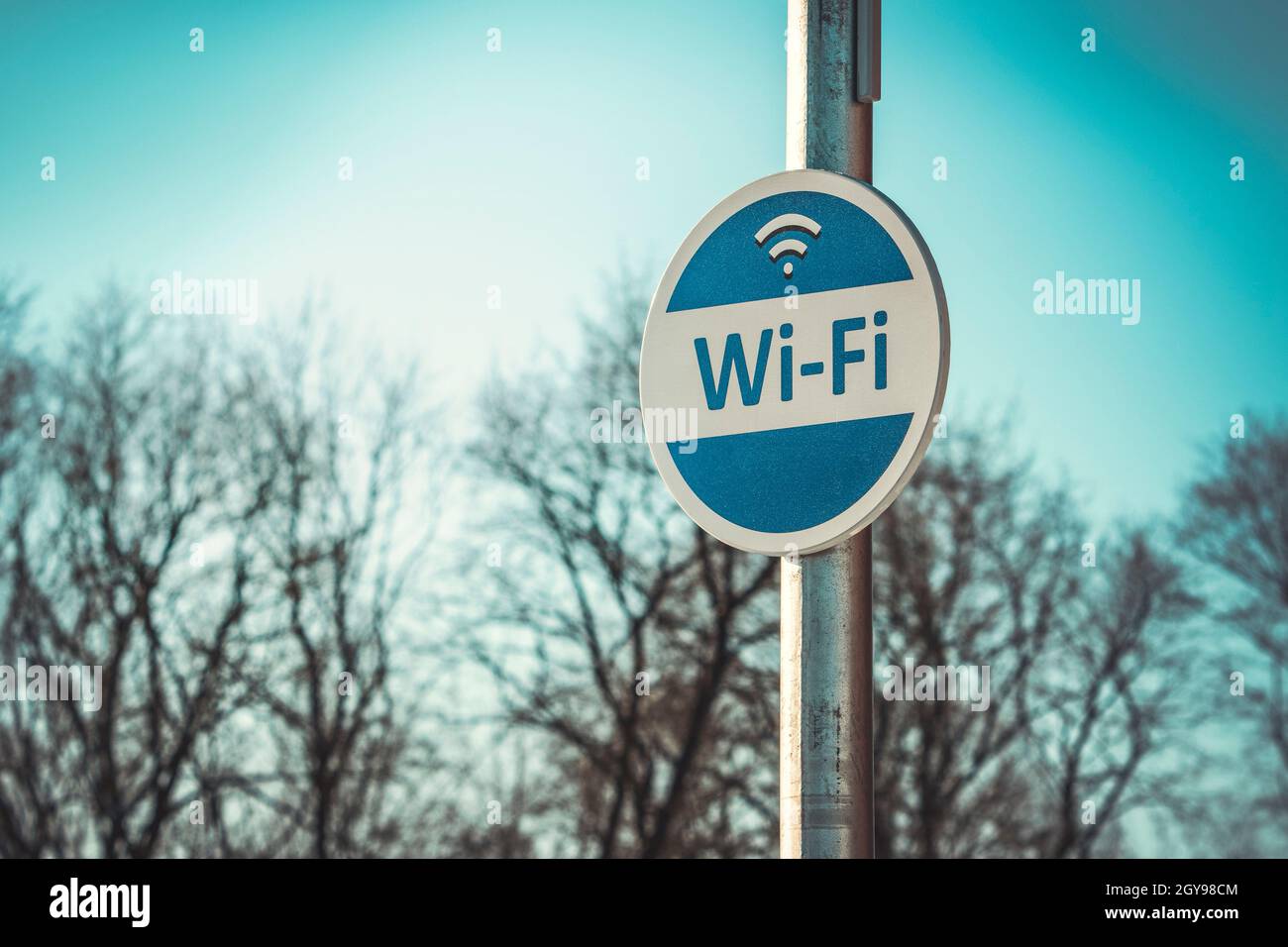 Wifi antenna on pole hi-res stock photography and images - Alamy