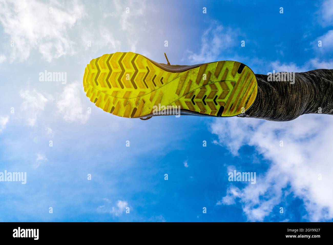 Track and field sprint low angle hi-res stock photography and images ...