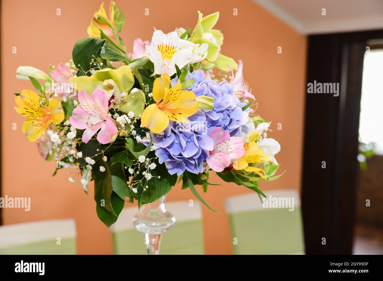 flower bouquet arrangements for wedding reception Stock Photo - Alamy