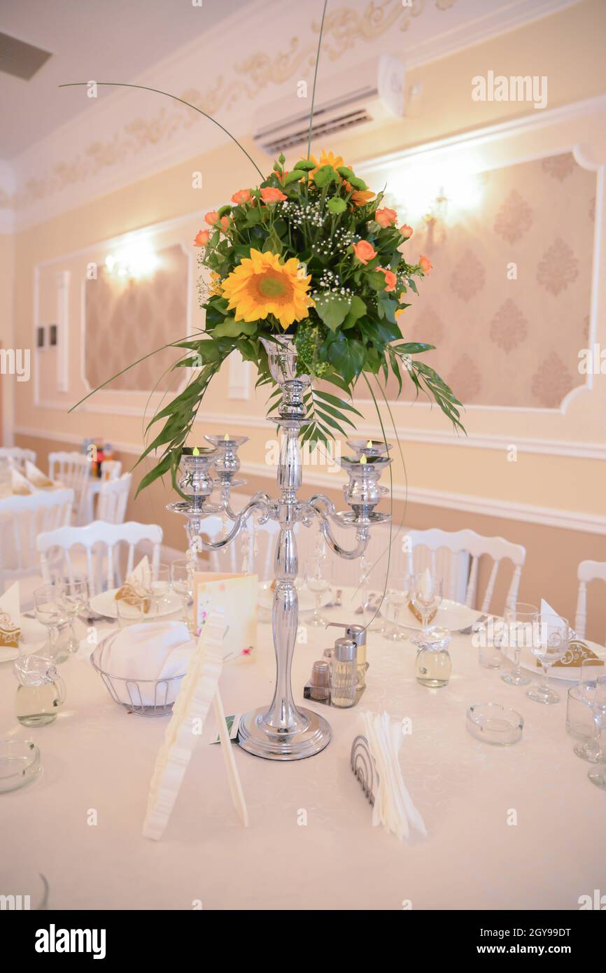 flower bouquet arrangements for wedding reception Stock Photo - Alamy
