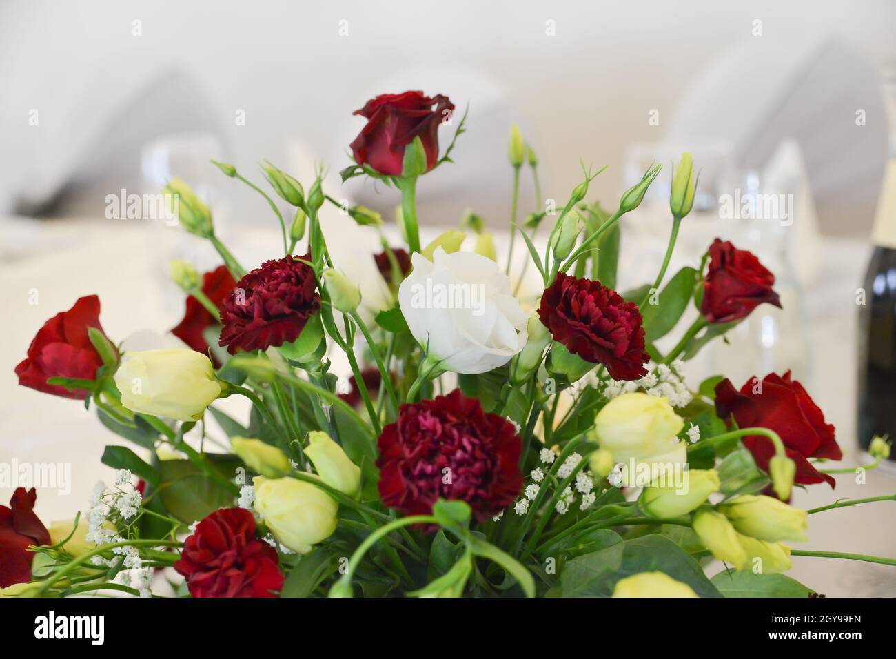 flower bouquet arrangements for wedding reception Stock Photo - Alamy