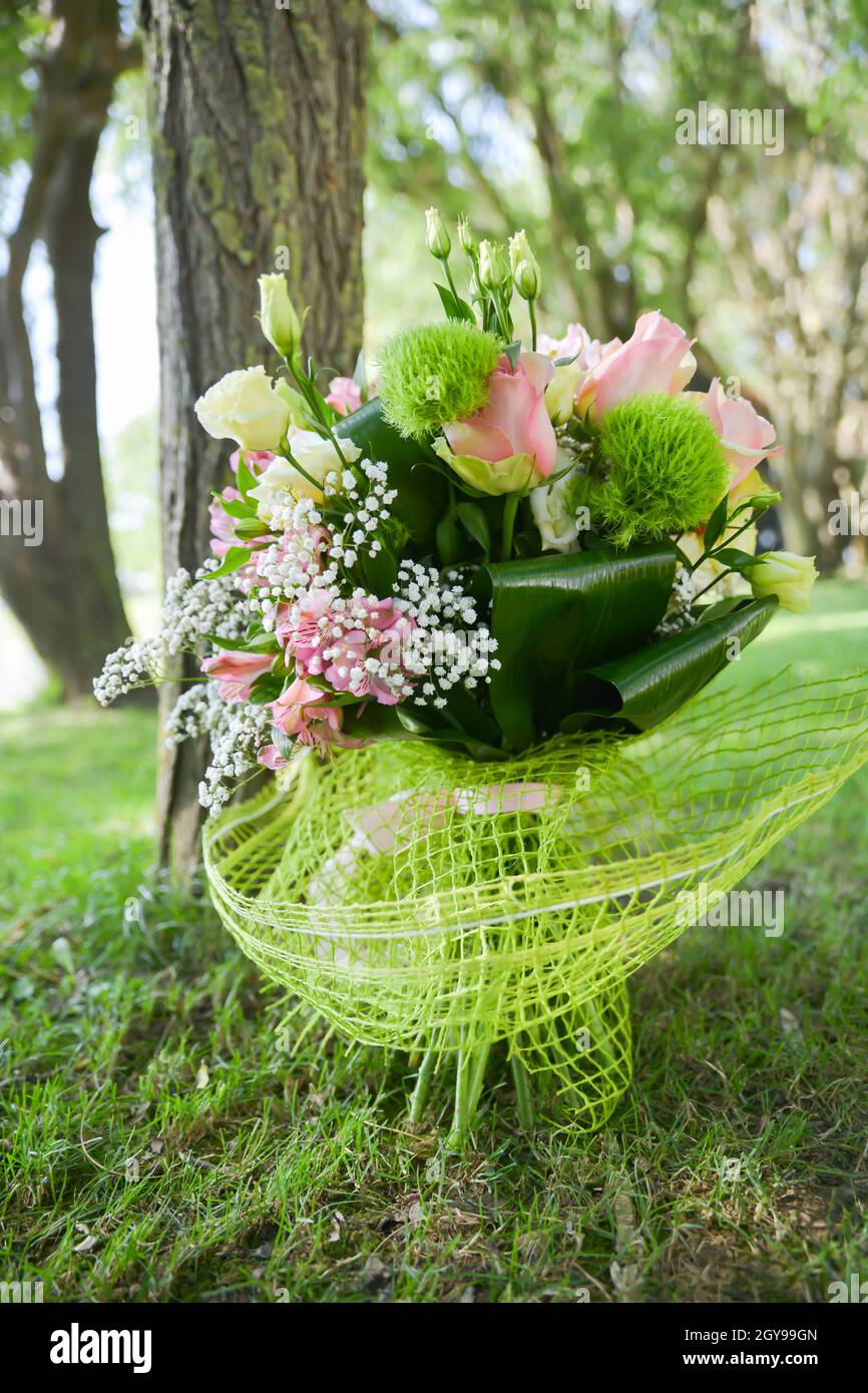 flower bouquet arrangements for wedding reception Stock Photo - Alamy