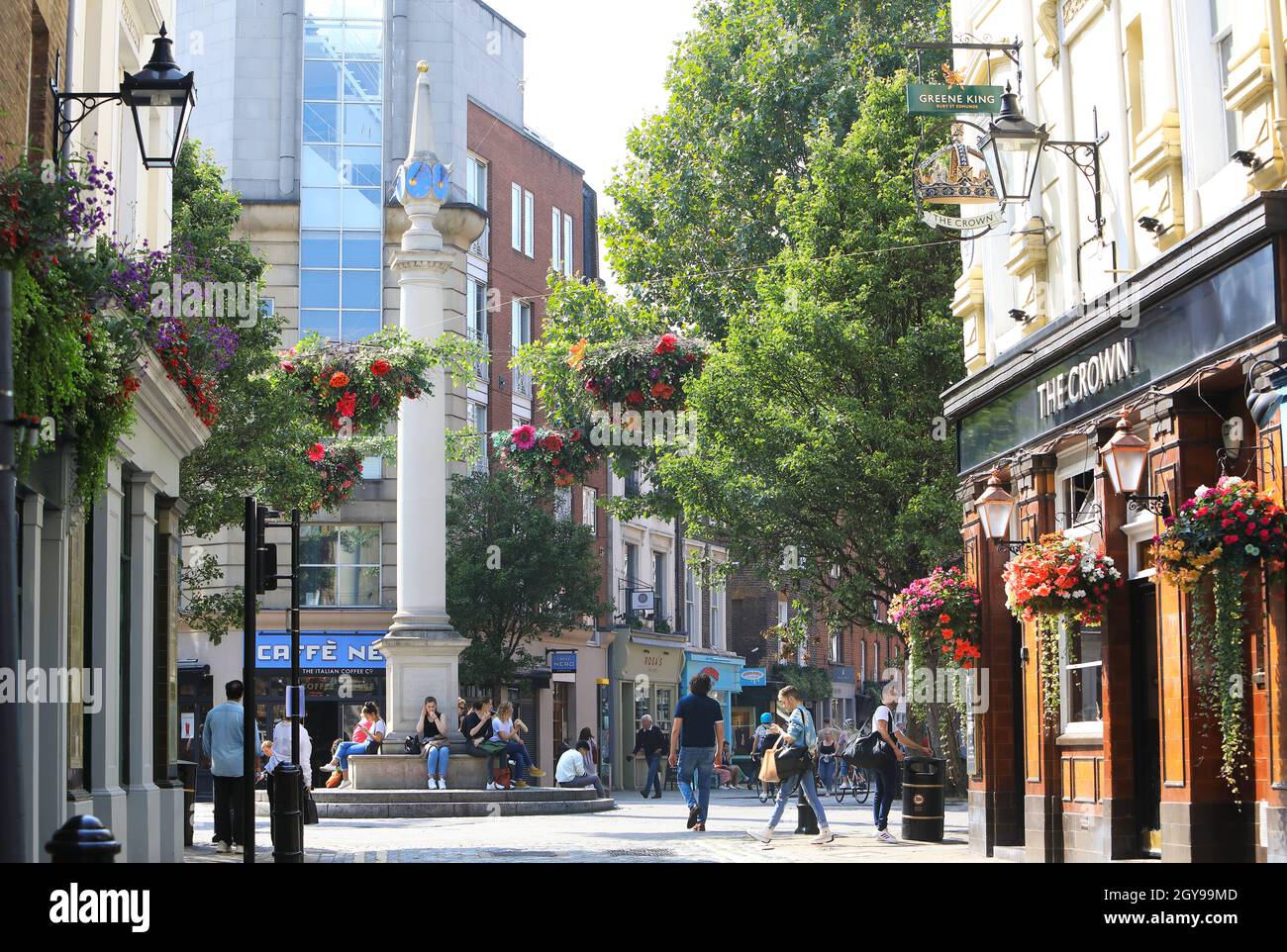 The Sundial Pillar at the heart of the historical Seven Dials shopping ...