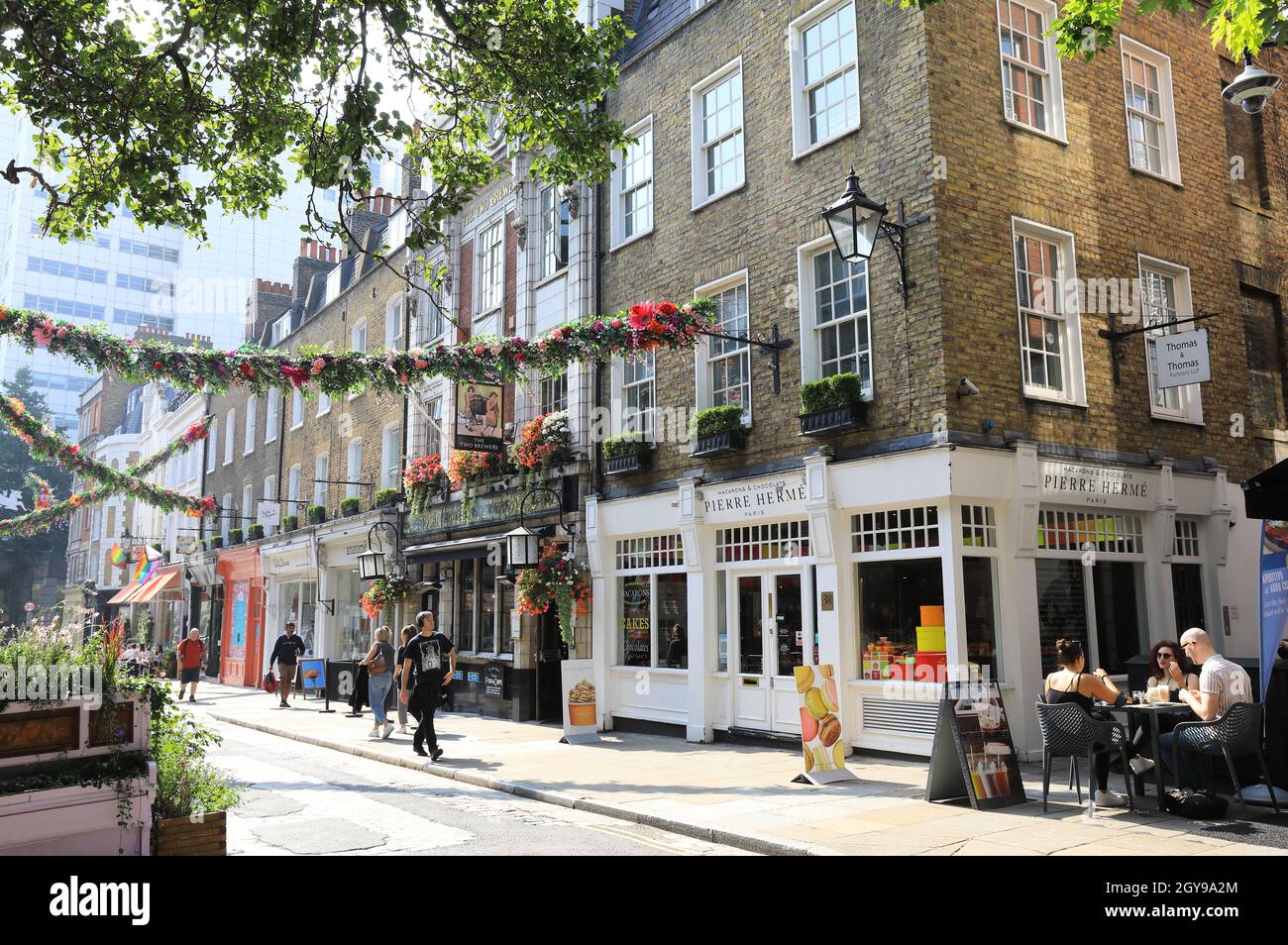 Stylish Monmouth Street in the Seven Dials shopping district in central ...