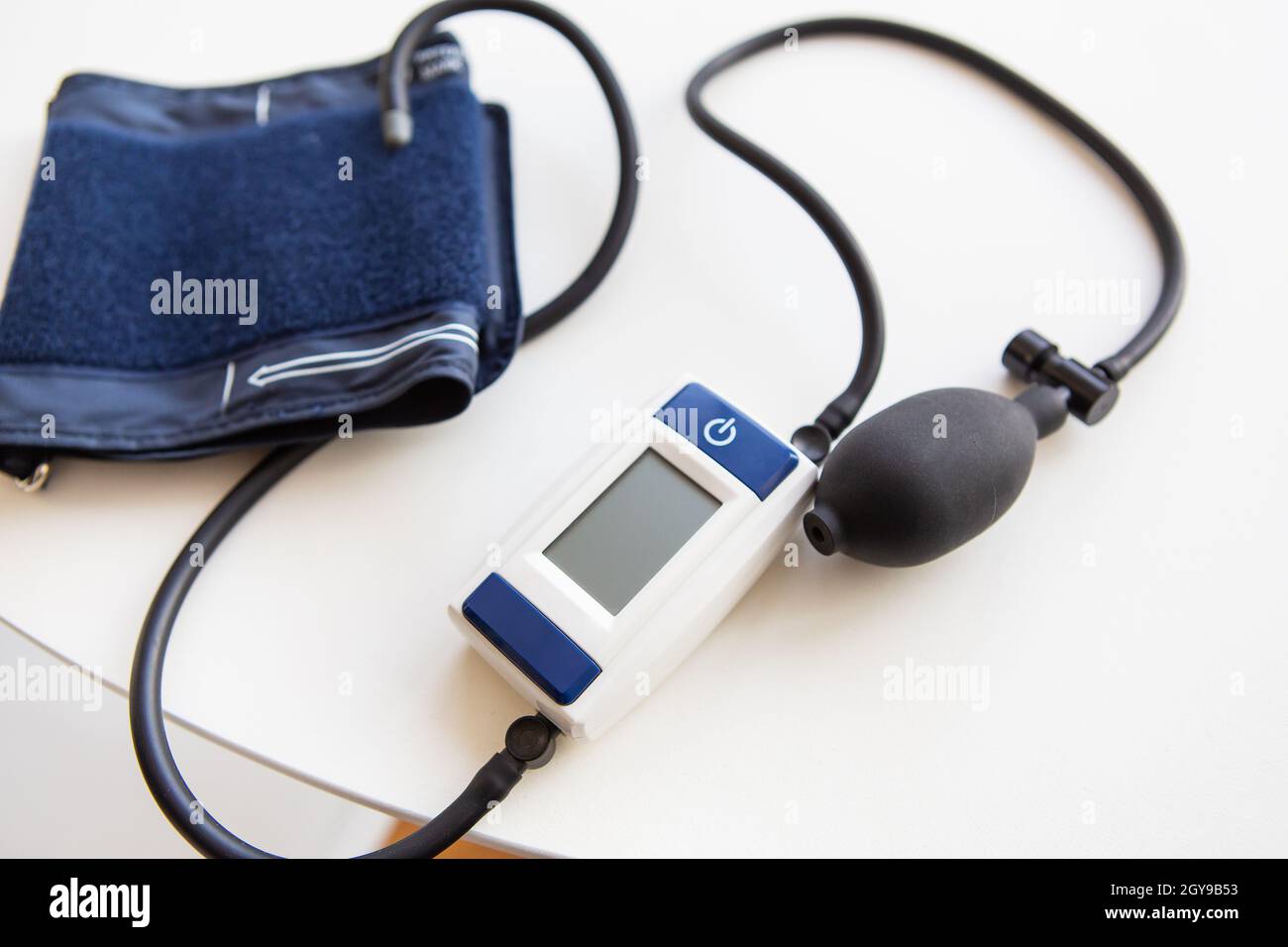 Measurement of blood pressure. A device for measuring blood pressure on ...