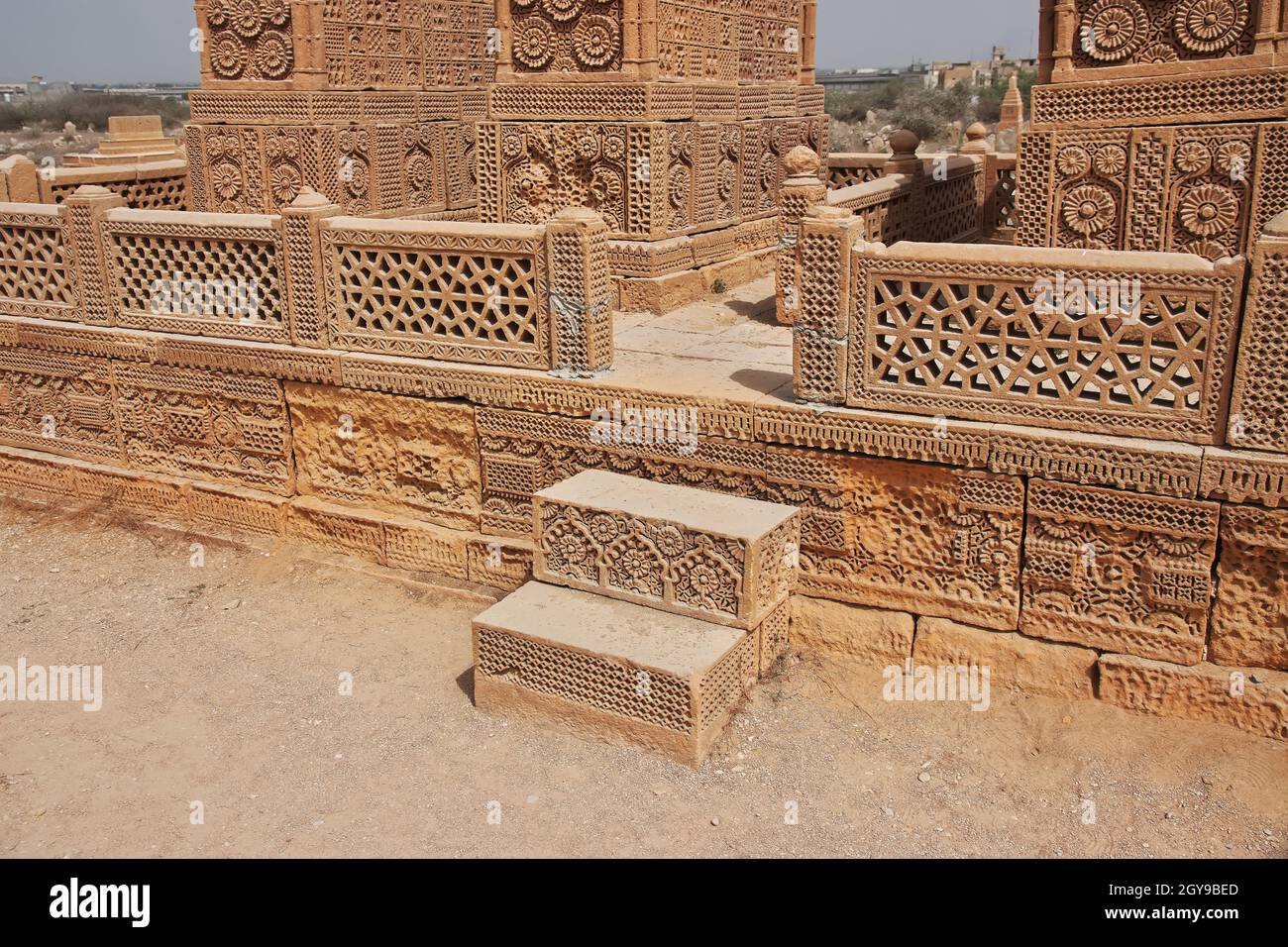 Chaukhandi vintage tombs close Karachi in Pakistan Stock Photo - Alamy