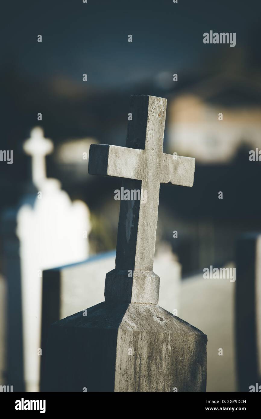 Cross on a grave hi-res stock photography and images - Alamy