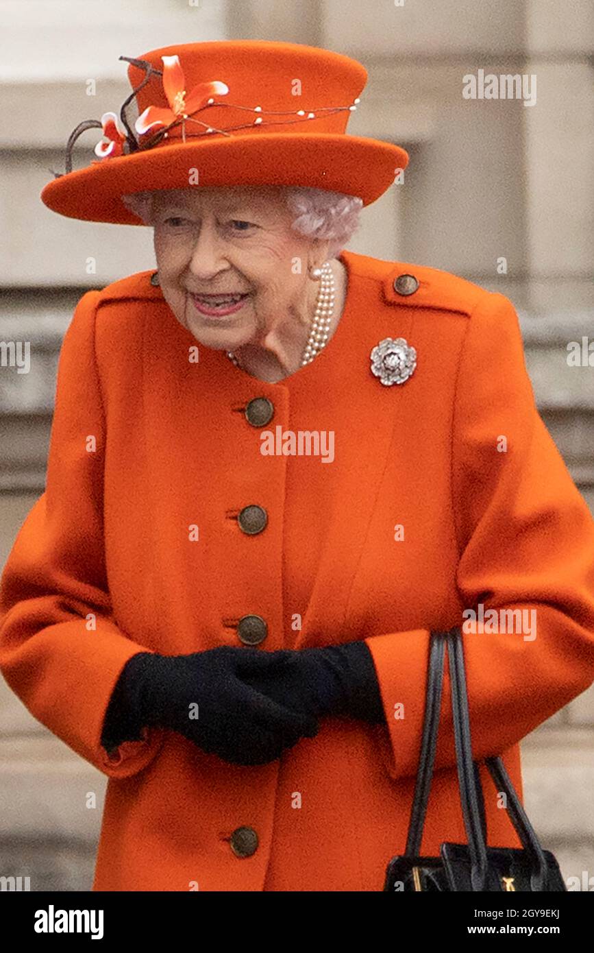 Commonwealth baton queen hi-res stock photography and images - Alamy