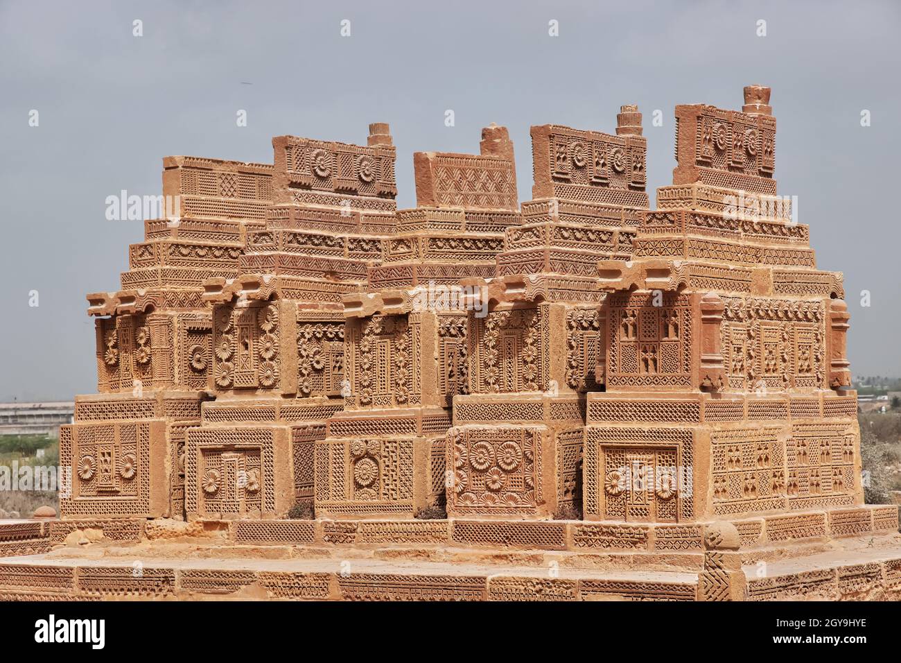 Chaukhandi vintage tombs close Karachi in Pakistan Stock Photo - Alamy