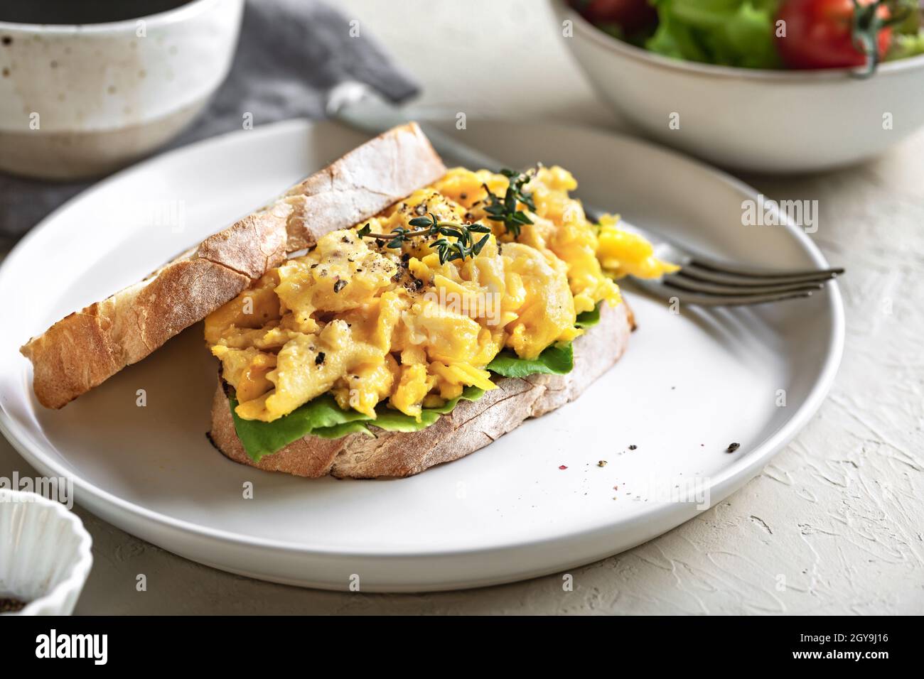 Scramble egg salad hi-res stock photography and images - Alamy