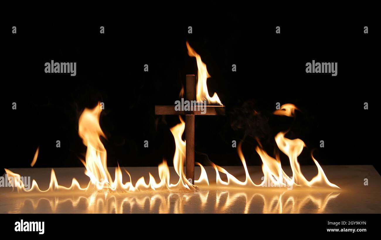 Flames on a burning cross blazing in the night Stock Photo - Alamy