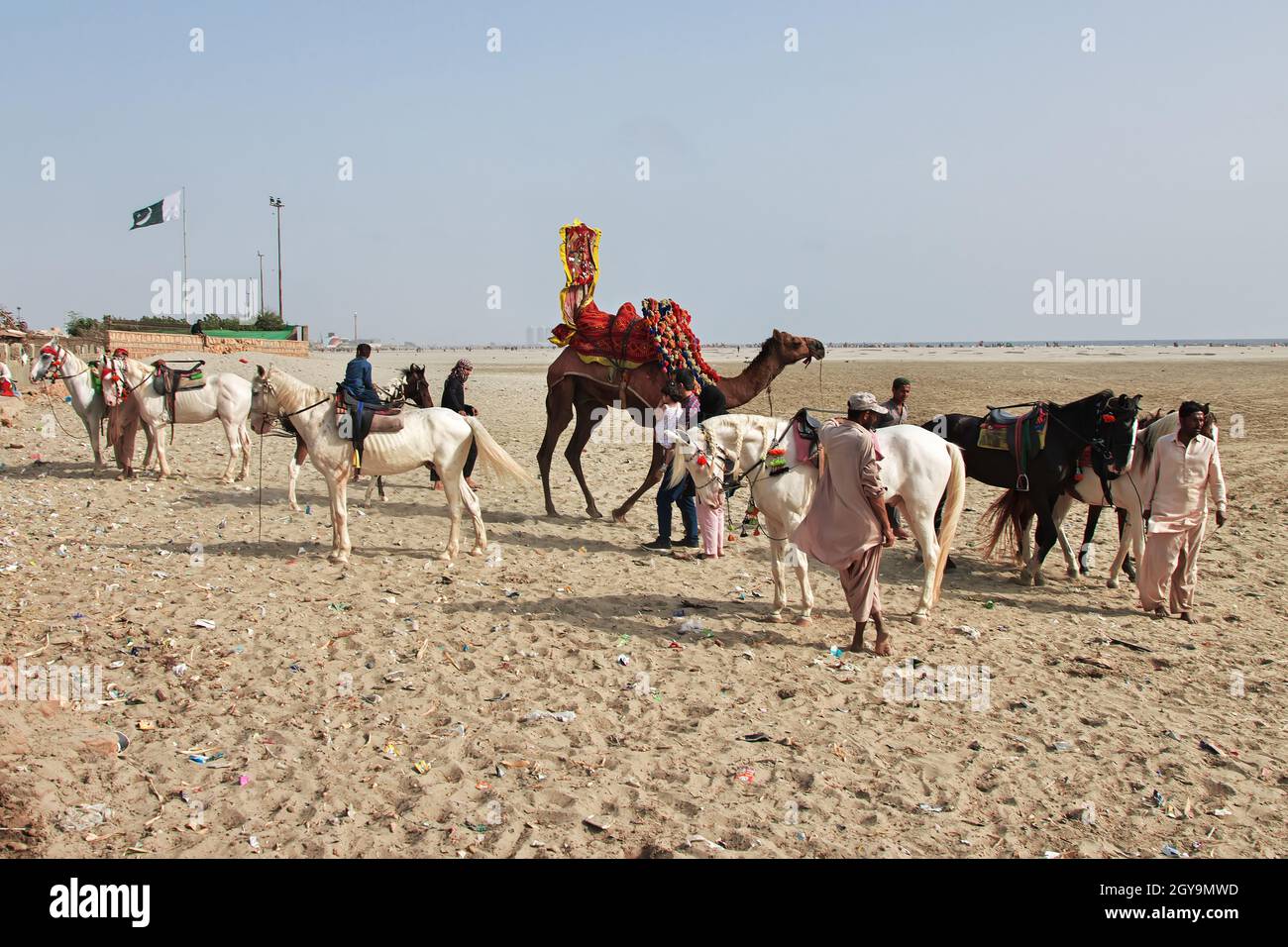 Lifestyle in Clifton Beach in Karachi, Pakistan Stock Photo - Alamy